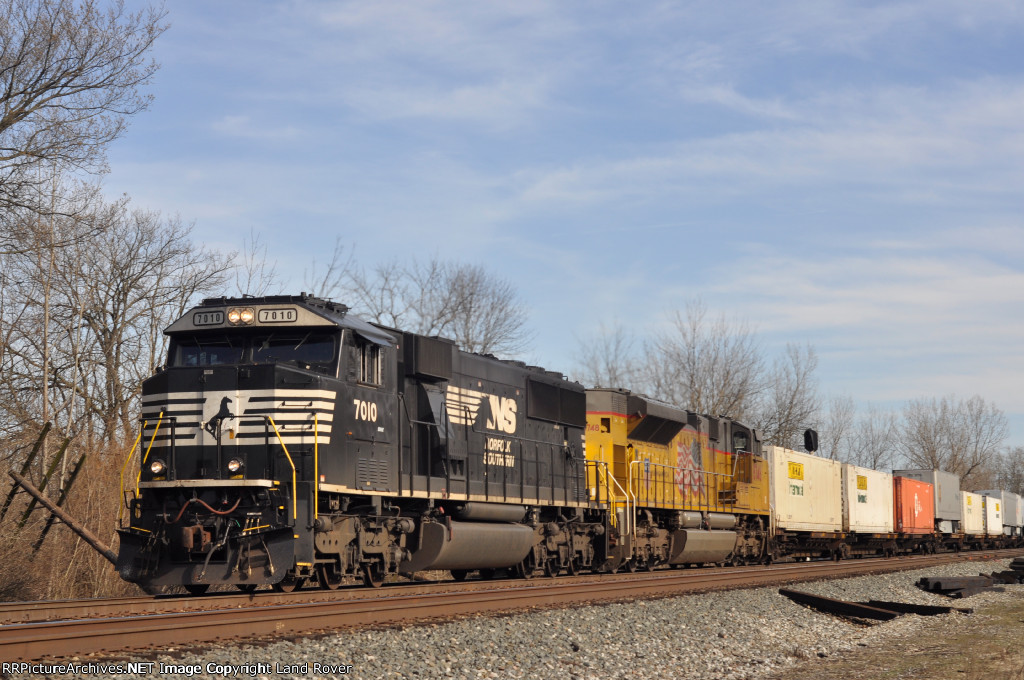 NS 7010 On NS 216 Northbound